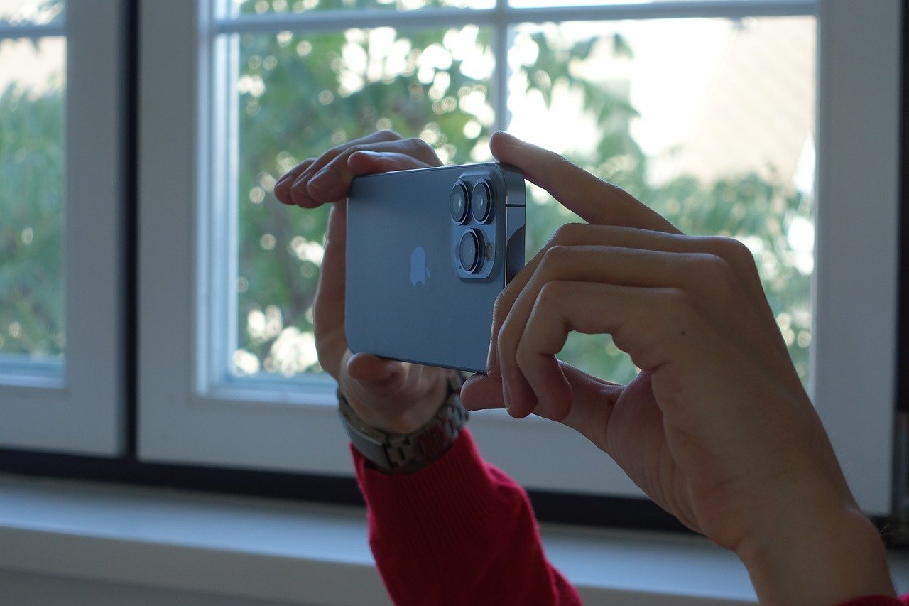 The Best Tips and Tricks for the New iPhone 13 and 13 Pro – IGCSE Union ...